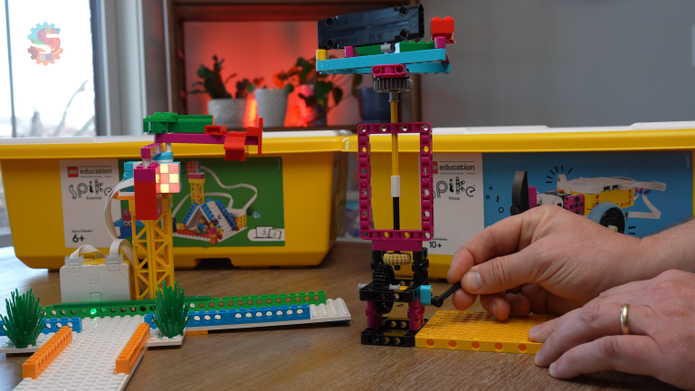 Garrett Morgan LEGO Traffic Signal Build - Sprattronics